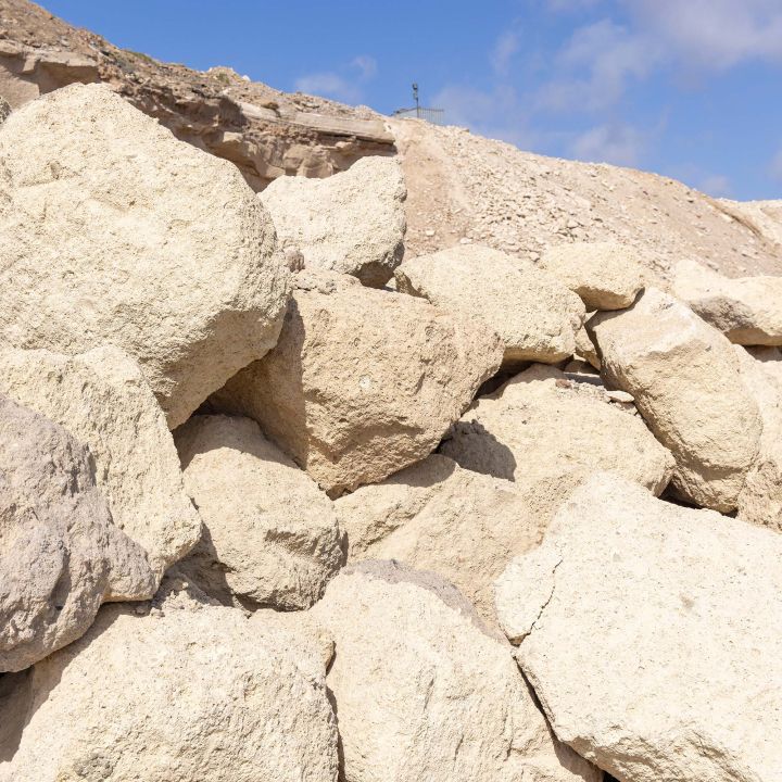 Toba Volcánica Lonquimay Patrimonial Pehuenco Alto Piedra Toba. "La
